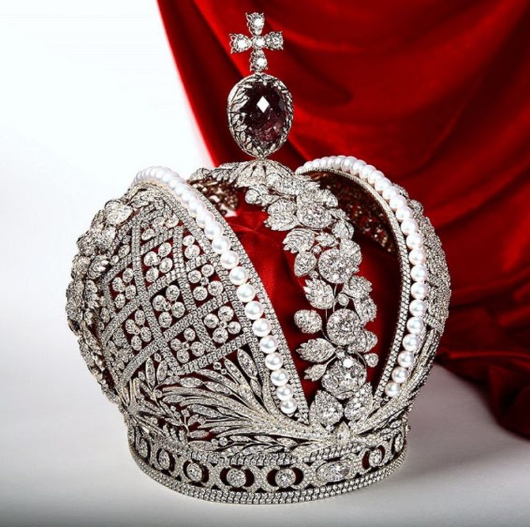 REPLICA OF GREAT IMPERIAL CROWN OF RUSSIA ON DISPLAY AT 6TH IDWI